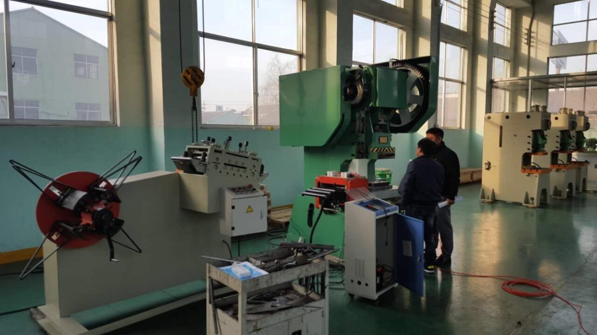 Mechnical metal parts coil metal punching stamping line , eccentric ...